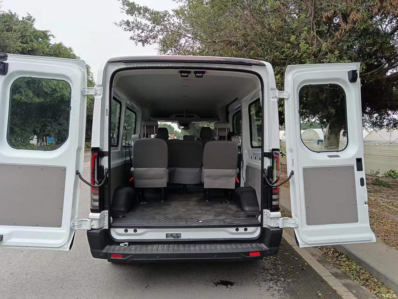 全顺T8 2024款 T8 2.3T柴油手动中轴中顶6座多功能版2/2/2怎么样_优缺点_广州车友8245158_口碑_汽车之家