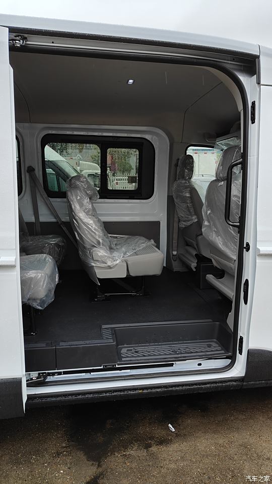 全顺T8 2024款 T8 2.3T柴油自动中轴中顶6座多功能版2/2/2怎么样_优缺点_长沙一路向前_口碑_汽车之家