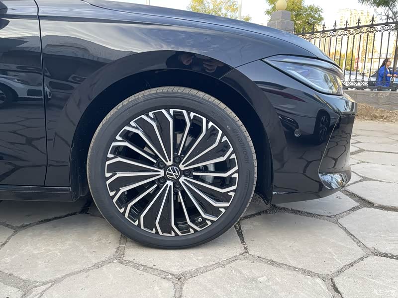 汽车之家|帕萨特报价大全|大众点评|2025款 Pro 380TSI 龙尊版怎么样